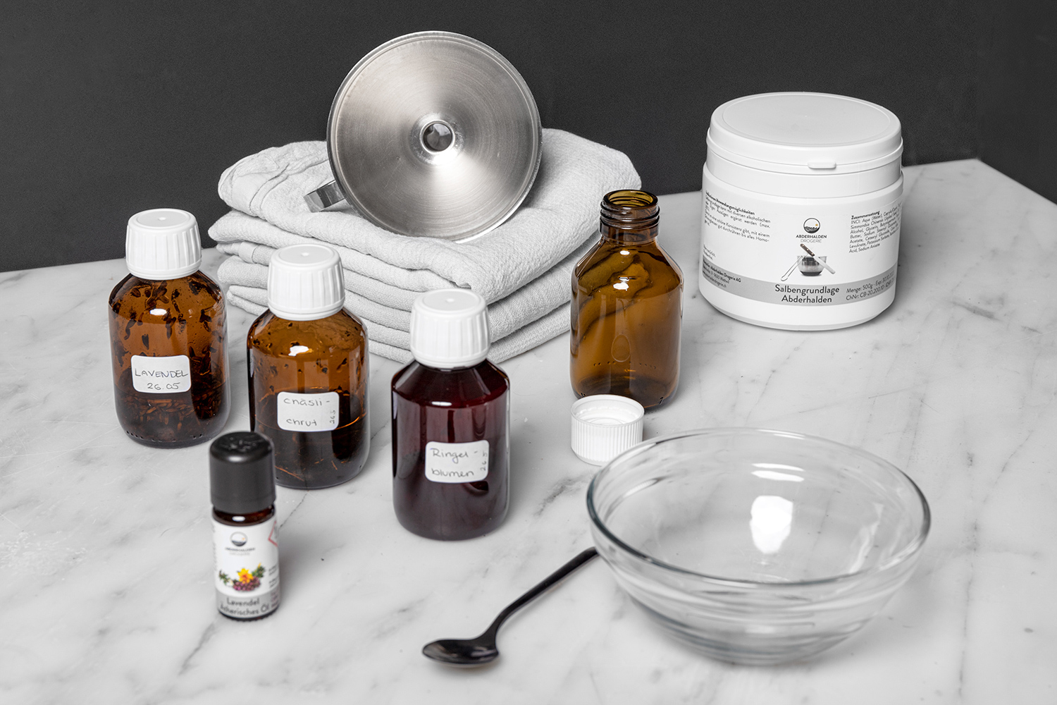 Salben selber herstellen für Anfänger - Drogerieshop24 Magazin